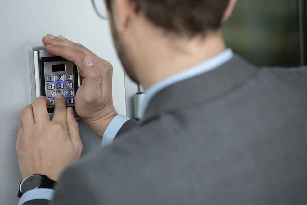 Road Runner Lock and Key | Professional Locksmith Services Costa Mesa